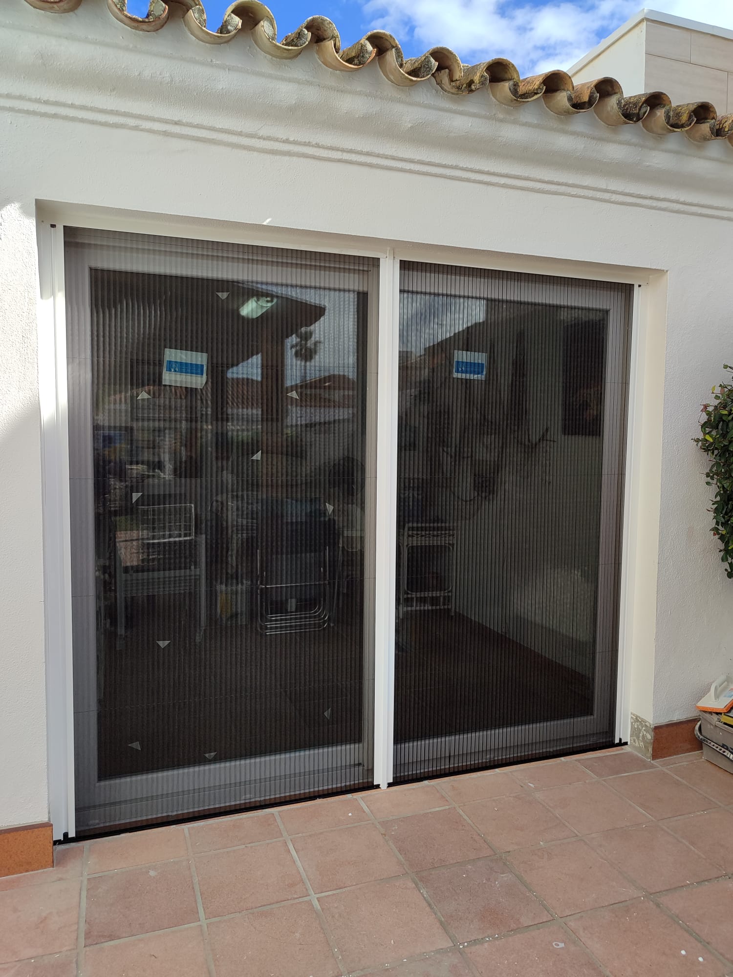 Mosquiteras plisadas en ventanas de PVC: comodidad y eficacia para tu ...